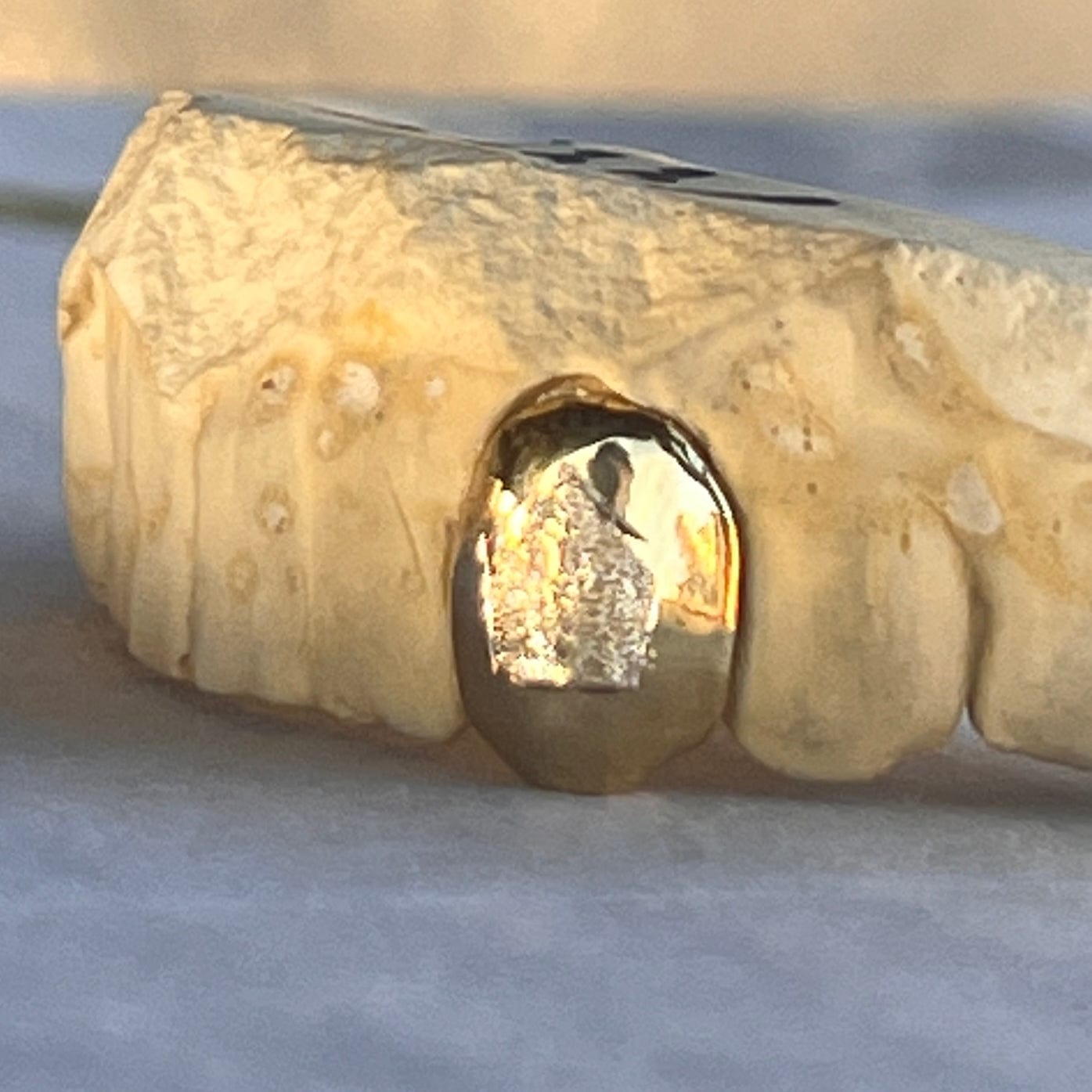 14K Gold Single Cap Gold Diamond Dust w/Border One Tooth Custom Grillz