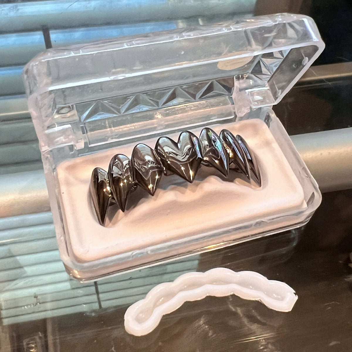 Black Shark Grillz Eight Bottom Teeth 8 Tooth Grills