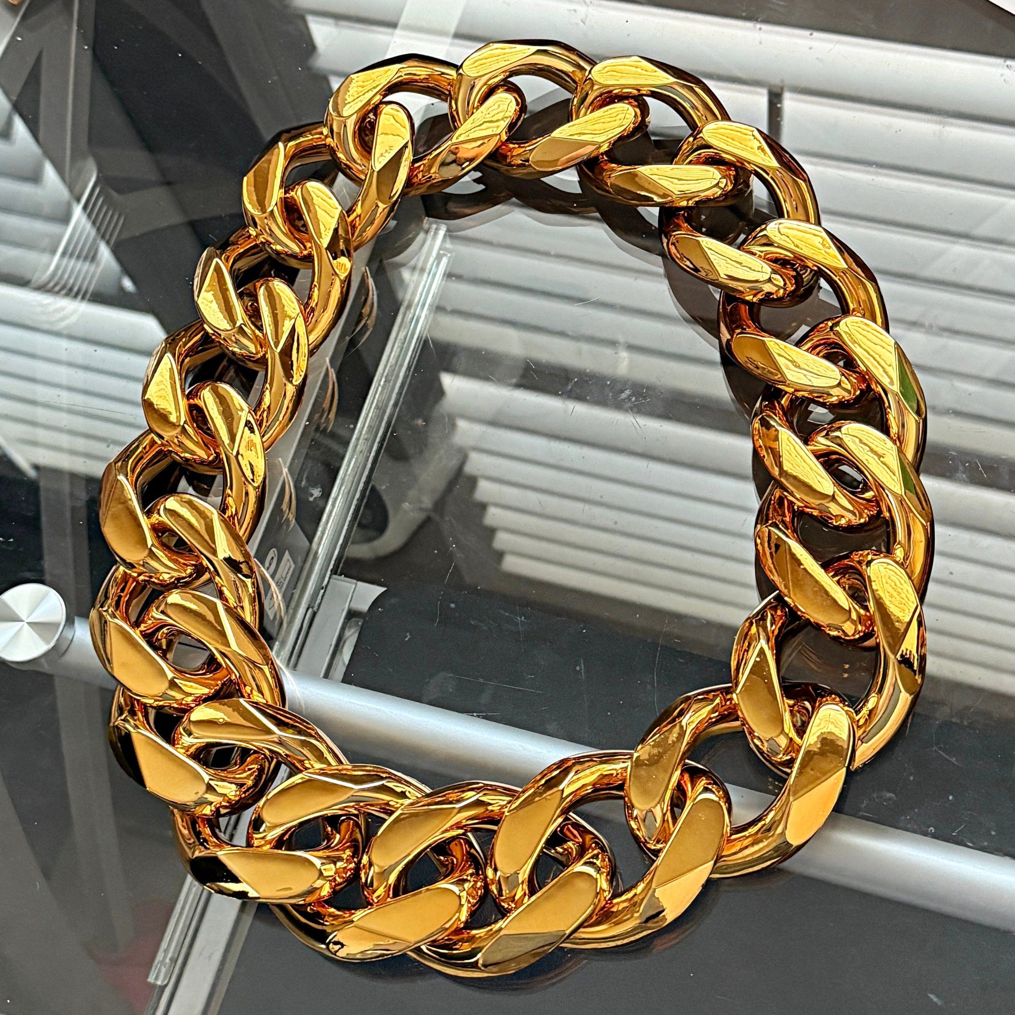 Huge Gold Plastic Cuban Link Chain – 60 mm Chunky Neckpiece